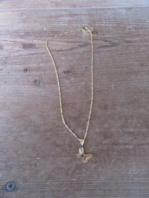 80s 90s Dainty Gold Chain Butterfly Necklace | Gold T… - Gem