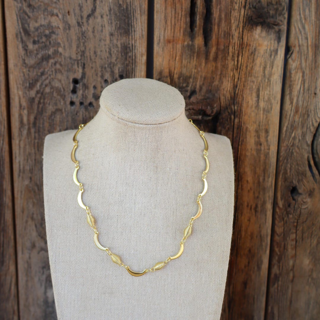 70s 80s Metal Scalloped Choker Necklace | Gold Tone Chain 16" Choker ...