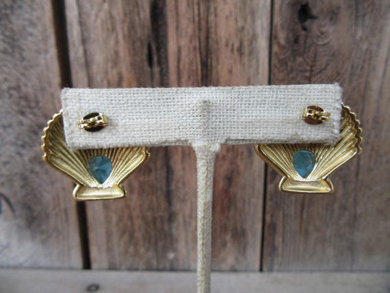 90s Earrings | Gold Tone Chunky Shell Shape Earrings … - Gem