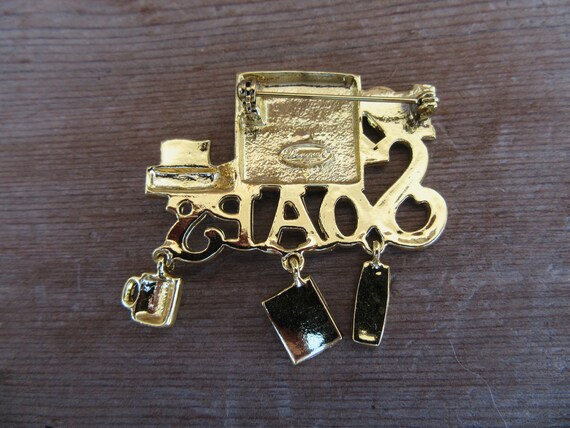 NOS 80s Chunky Gold Tone Novelty Soap Opera Brooch | … - Gem