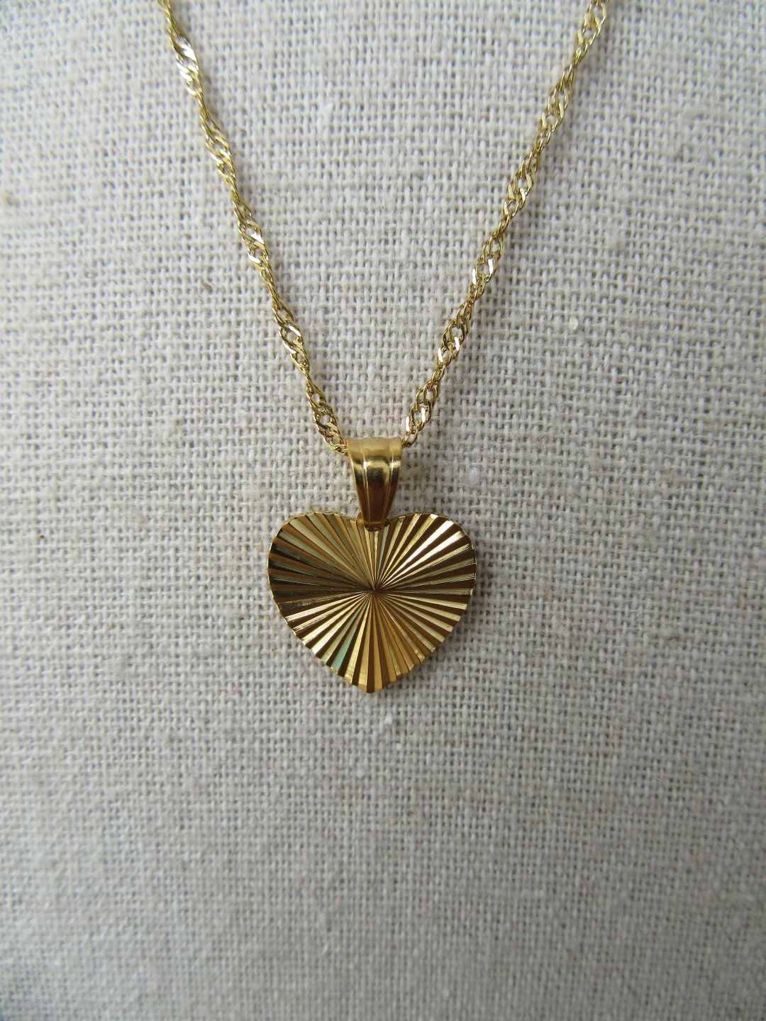 80s 90s Dainty Gold Chain Heart Necklace | Gold Tone Necklace | Heart ...