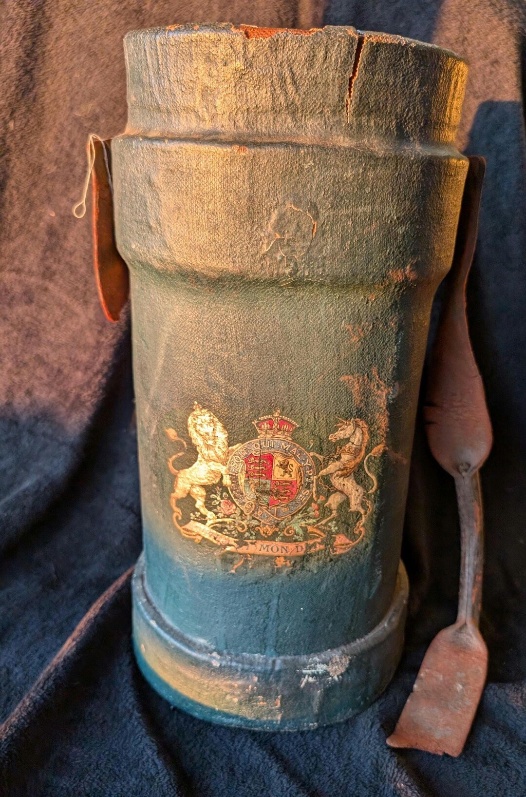 Antique British Royal Coat of Arms Green Leather Cordite Powder Carrier ...