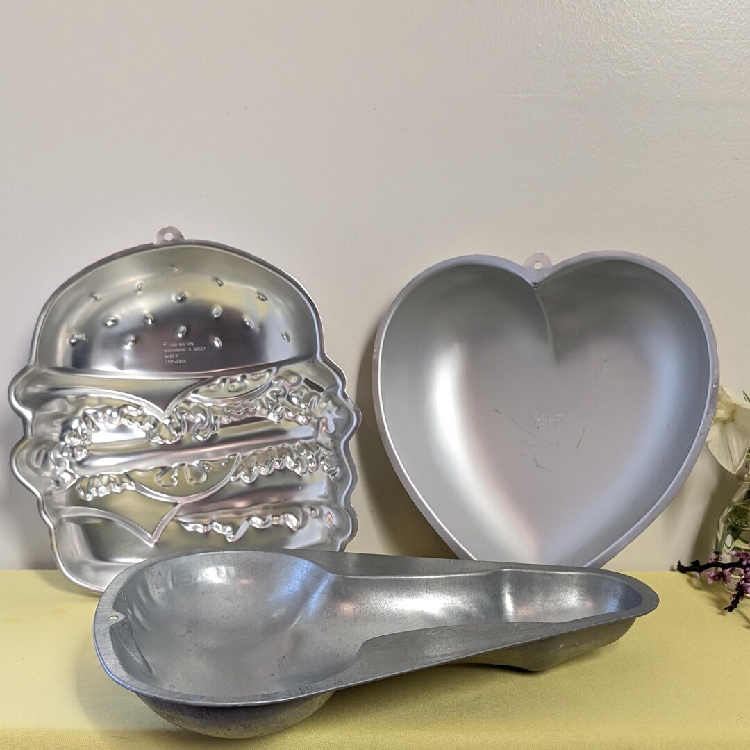 Vintage Novelty Cake Pans | 1986 Wilton Hamburger & Heart | Unmarked ...