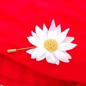 Daisy Lapel Pin Daisy Boutonnière Groomsman Lapel Pin Men's Daisy Pin ...