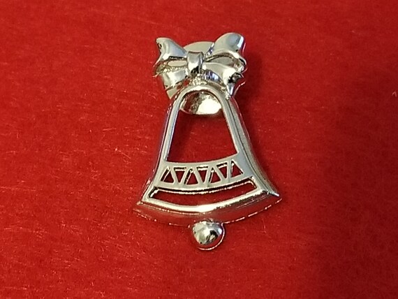 Vintage Avon 1981 "Festive Bell" Textured and Polishe… - Gem