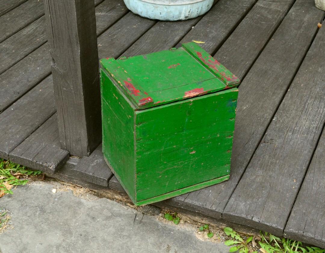 Antique Milk Box, Green Painted Milk Box, Primitive Sheffield Farms ...