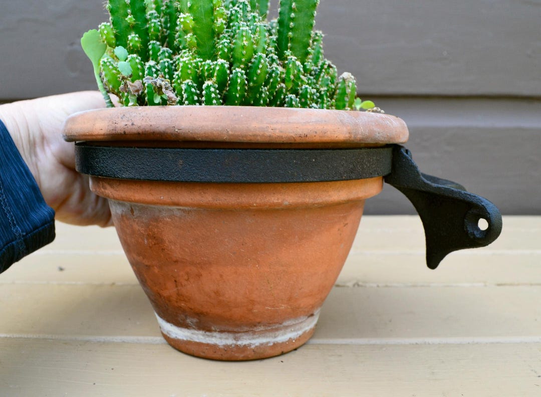 Iron Flower Pot Wall Ring, Post Flower Pot Hanger, Corner Planter Ring ...