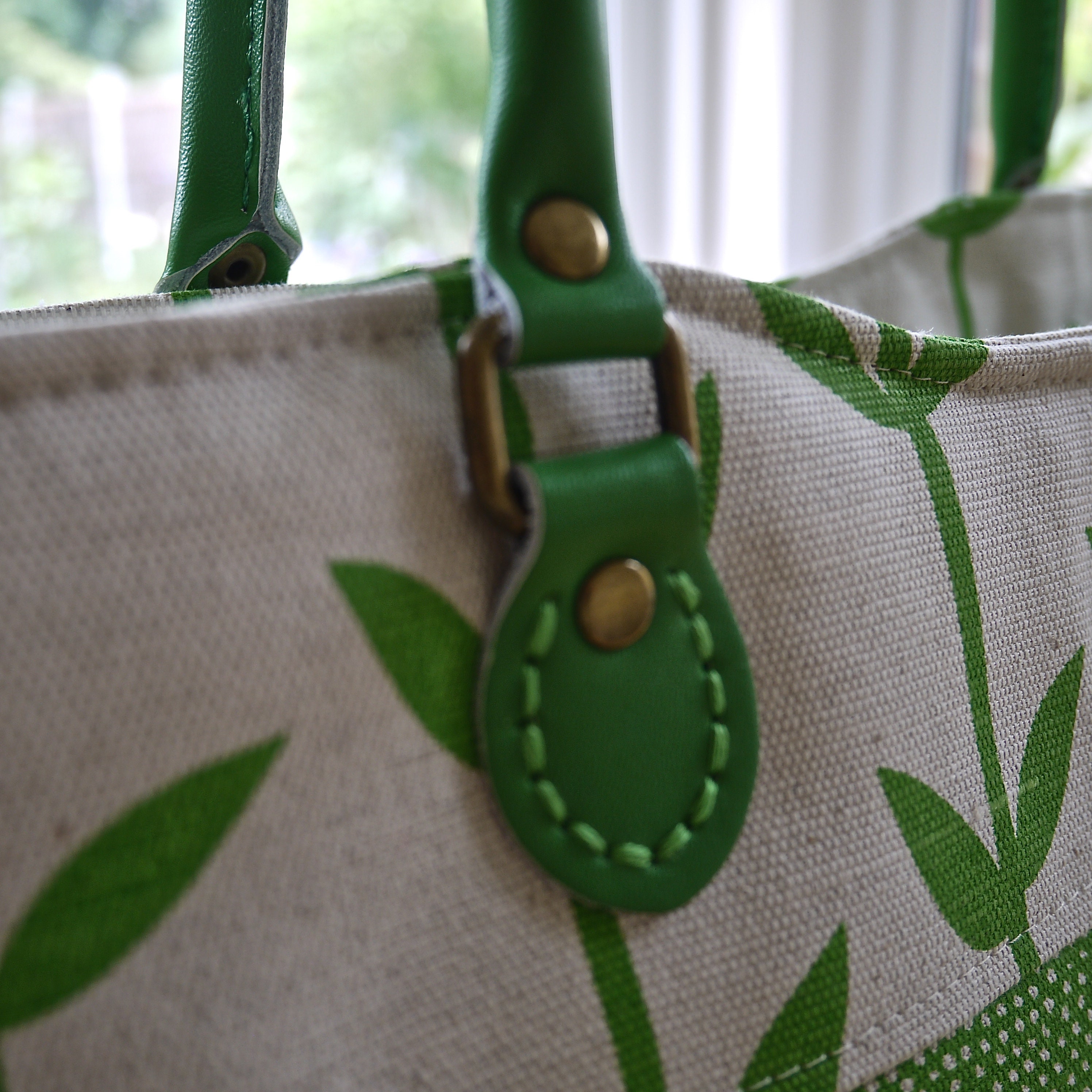 Stylish Toots Totes Designed Zip Top rosa Tote Shopper Handbag in ...