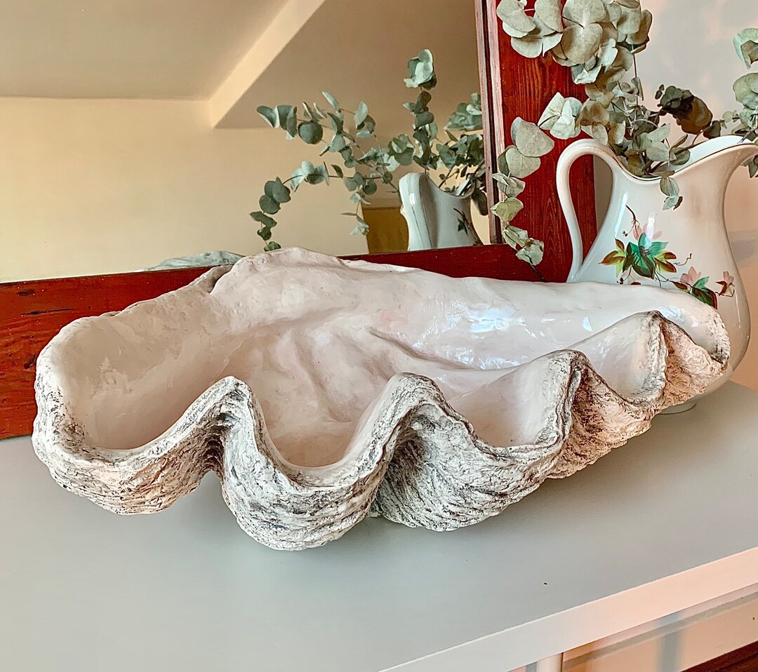 Light Grey Giant Clam Shell Sculpture Contemporary Centerpiece Ornament ...