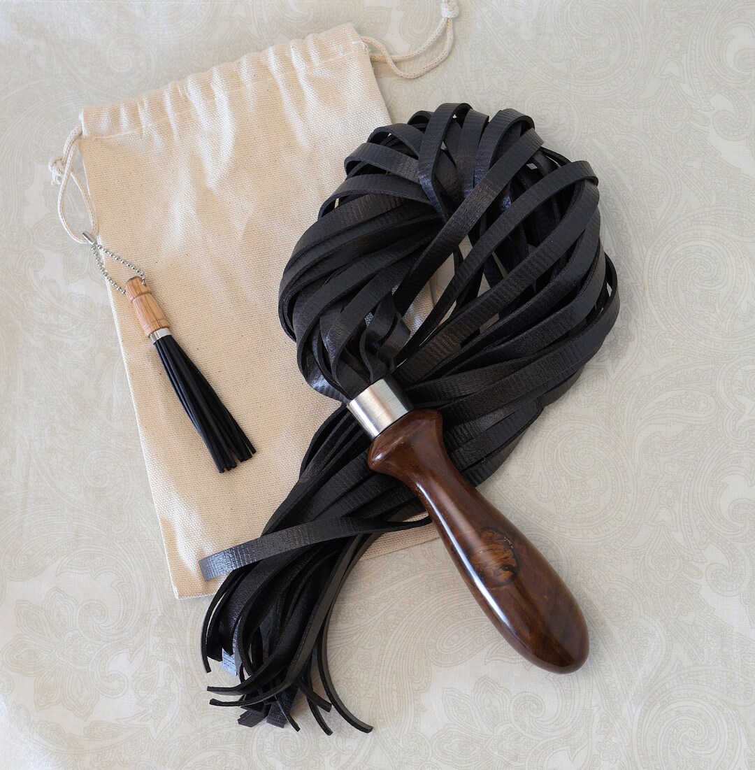 Beginner Bdsm Flogger Soft Tails Vegan Material Luxurious Figured