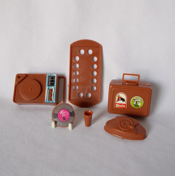 Toys Dolls & Action Figures Barbie Doll Accessories Busy Holdin' Hands ...