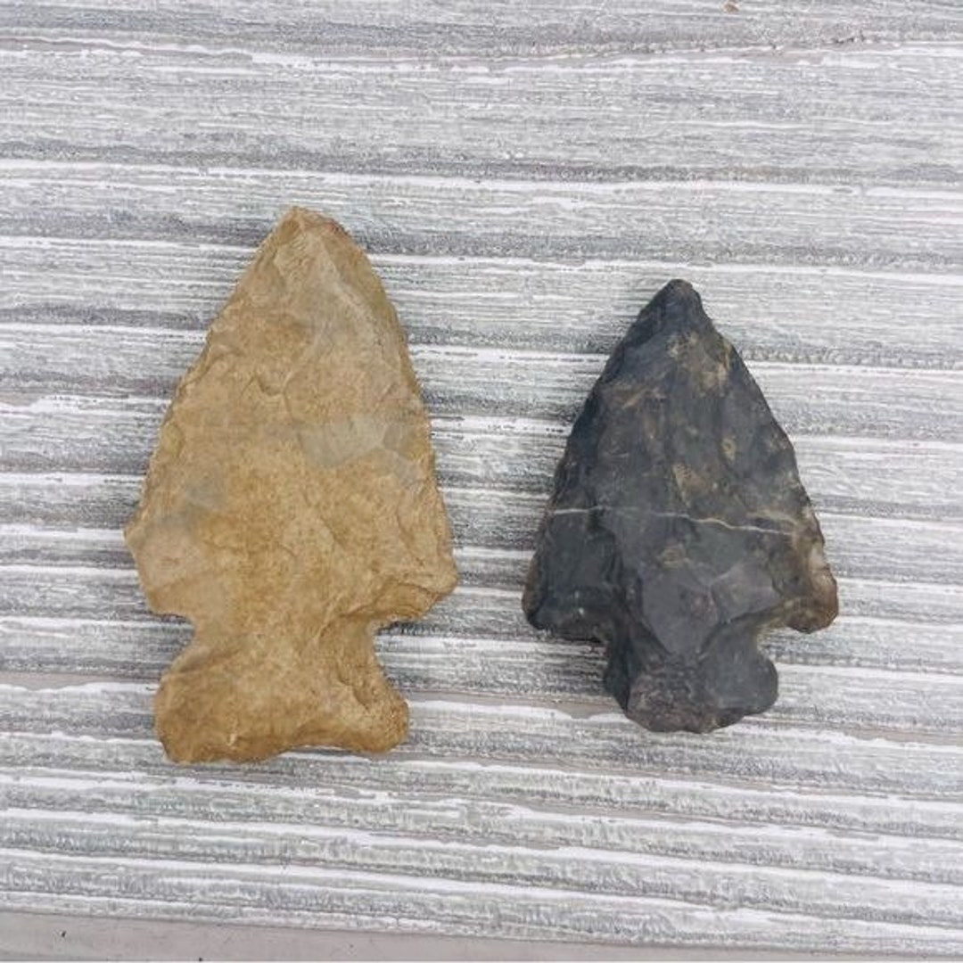 Vintage Arrow Head / Arrow Point Rock Decoration Historical Item Rock ...