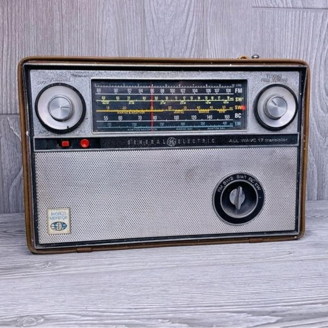 Vintage General Electric GE World Monitor P-990A 17 Transistor 5 Band ...