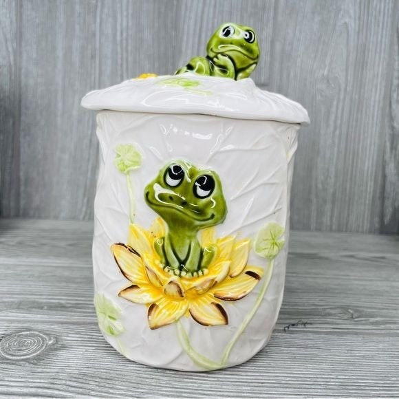 Vintage 1970s Neil the Frog Canisters , Salt & Pepper , Clock and Bird ...