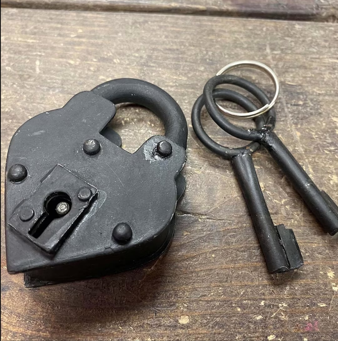 Antique Style Iron Heart Lock and Keys - Old Iron Heart Lock and Key ...