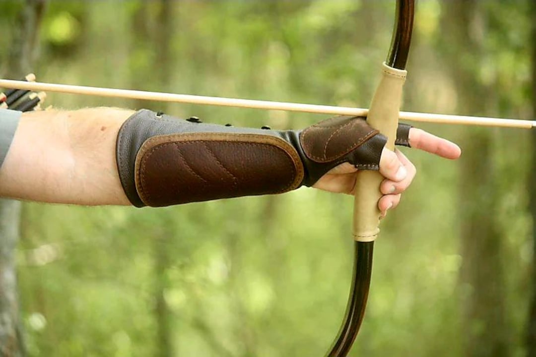 Woodland Brown Leather Arm Guard and 3 Finger Shooting Tab. Bow Hand ...
