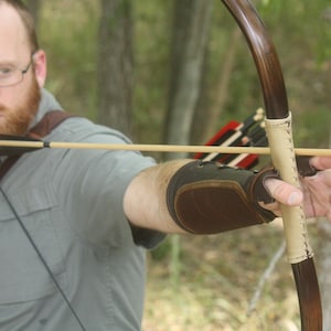 Woodland Brown Leather Arm Guard and 3 Finger Shooting Tab. Bow Hand ...