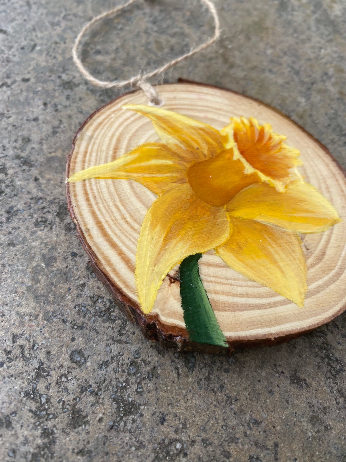 Daffodil Hanging Slice, Hand Painted Wooden Slice, March Birth Flower ...