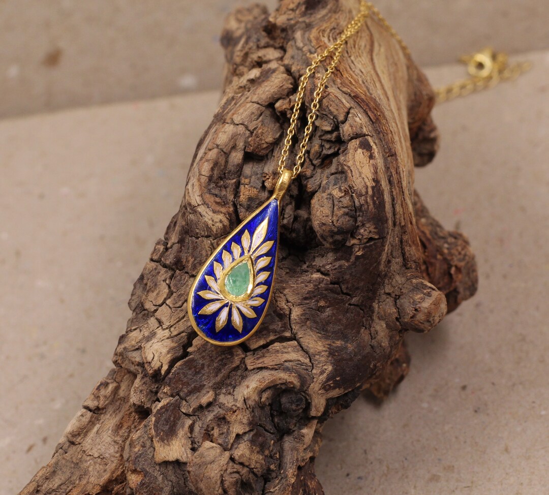 Solid Gold 22K Pendant Studded With Diamond Polki Slices & Emerald ...