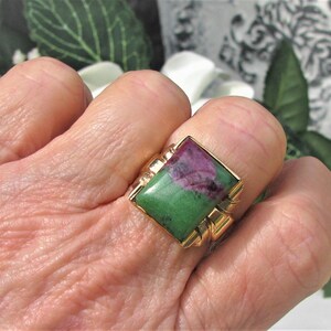 Vintage Ruby Zoisite Ring Handsome 10K Yellow Gold Decorative Detailing Unique Unisex Wedding ...