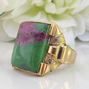 Vintage Ruby Zoisite Ring Handsome 10K Yellow Gold Decorative Detailing Unique Unisex Wedding ...