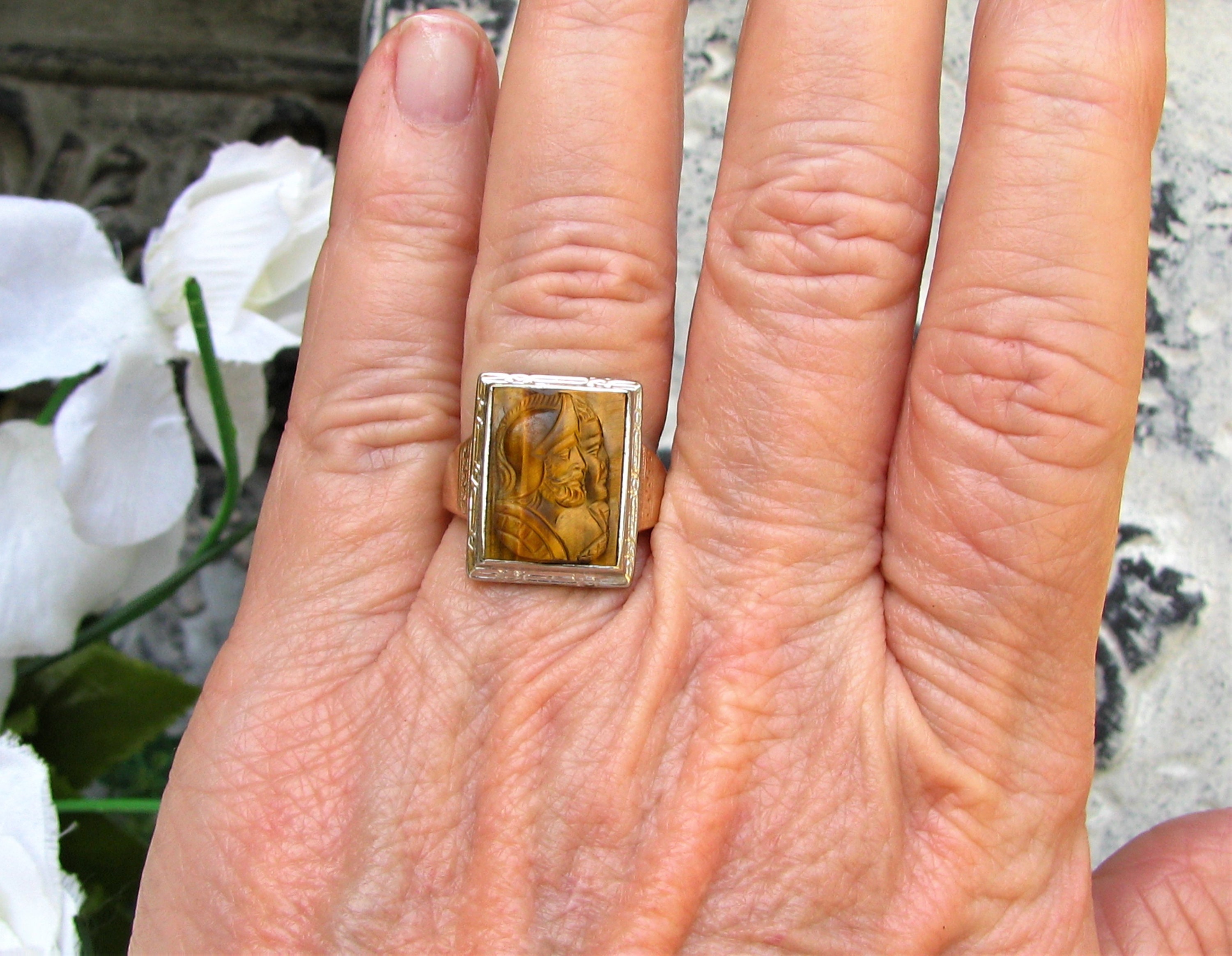 Vintage Cameo Ring Right Facing Carved Tiger's Eye Duo Cameo Vintage Cameo Ring Right Facing Carved Tiger's Eye Duo Cameo