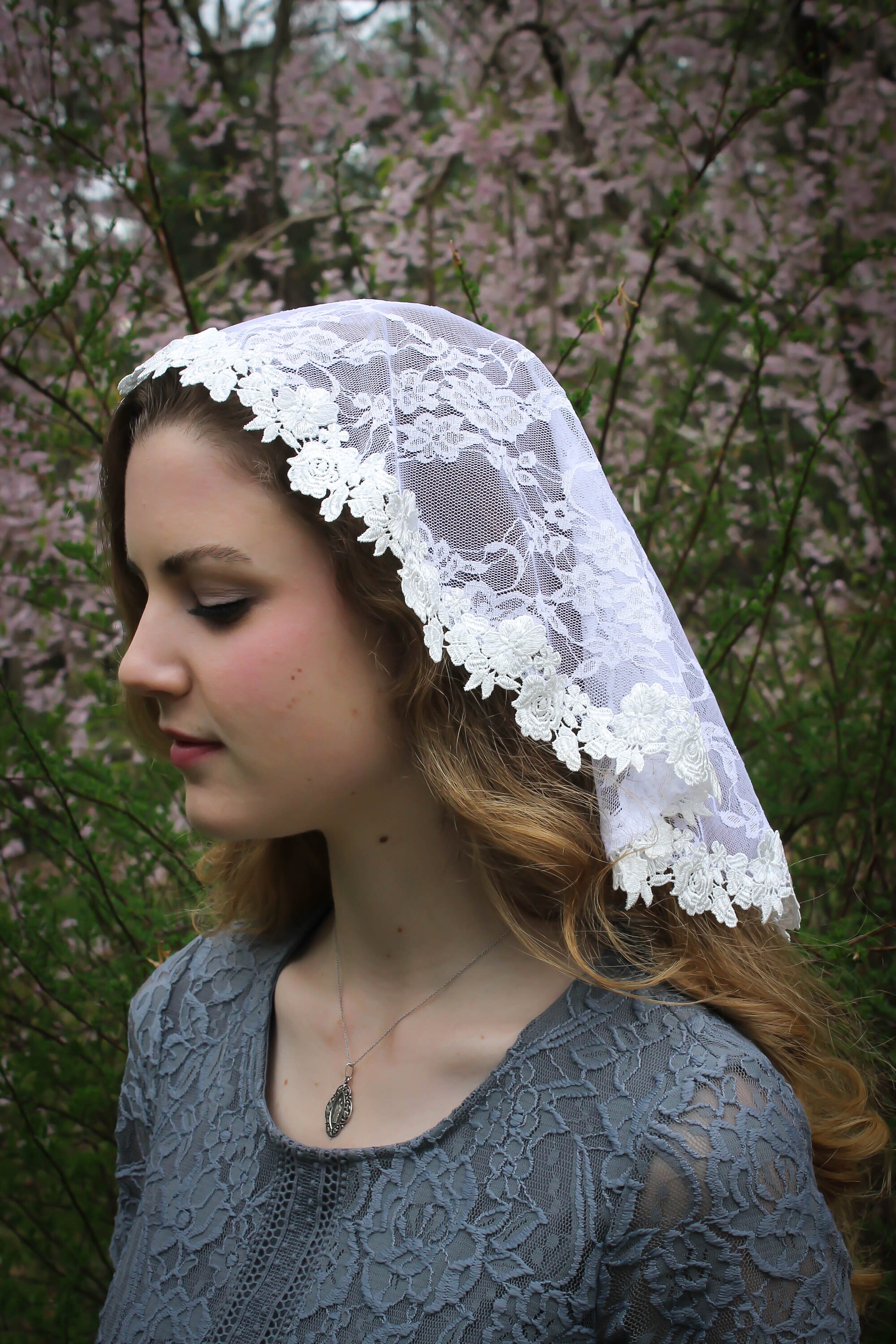 Evintage Veils~ Princess Style Floral Wreath Lace Trim Traditional ...