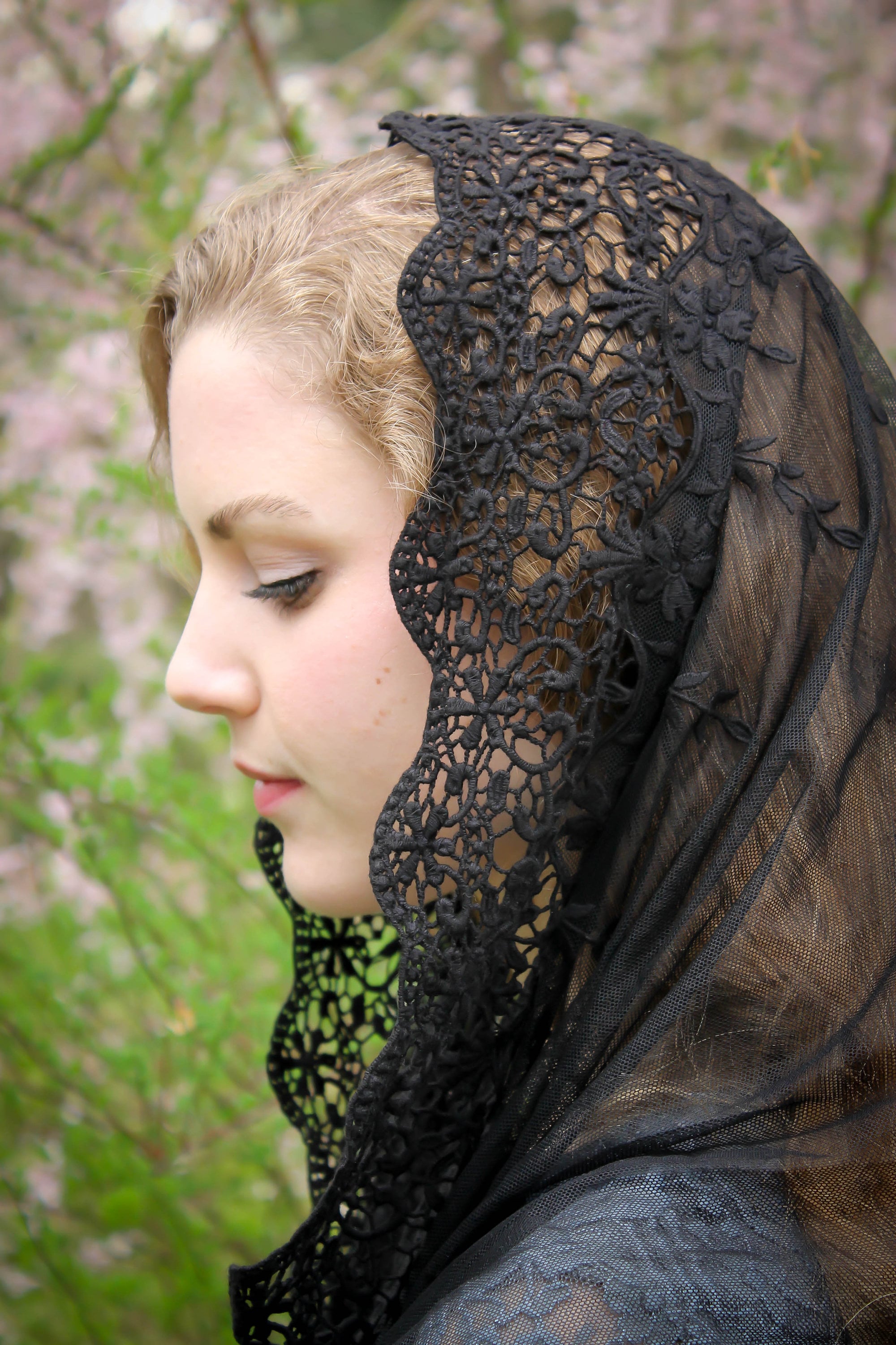 Evintage Veils~ Black or Ivory Lace French Chapel Veil Mantilla Head ...