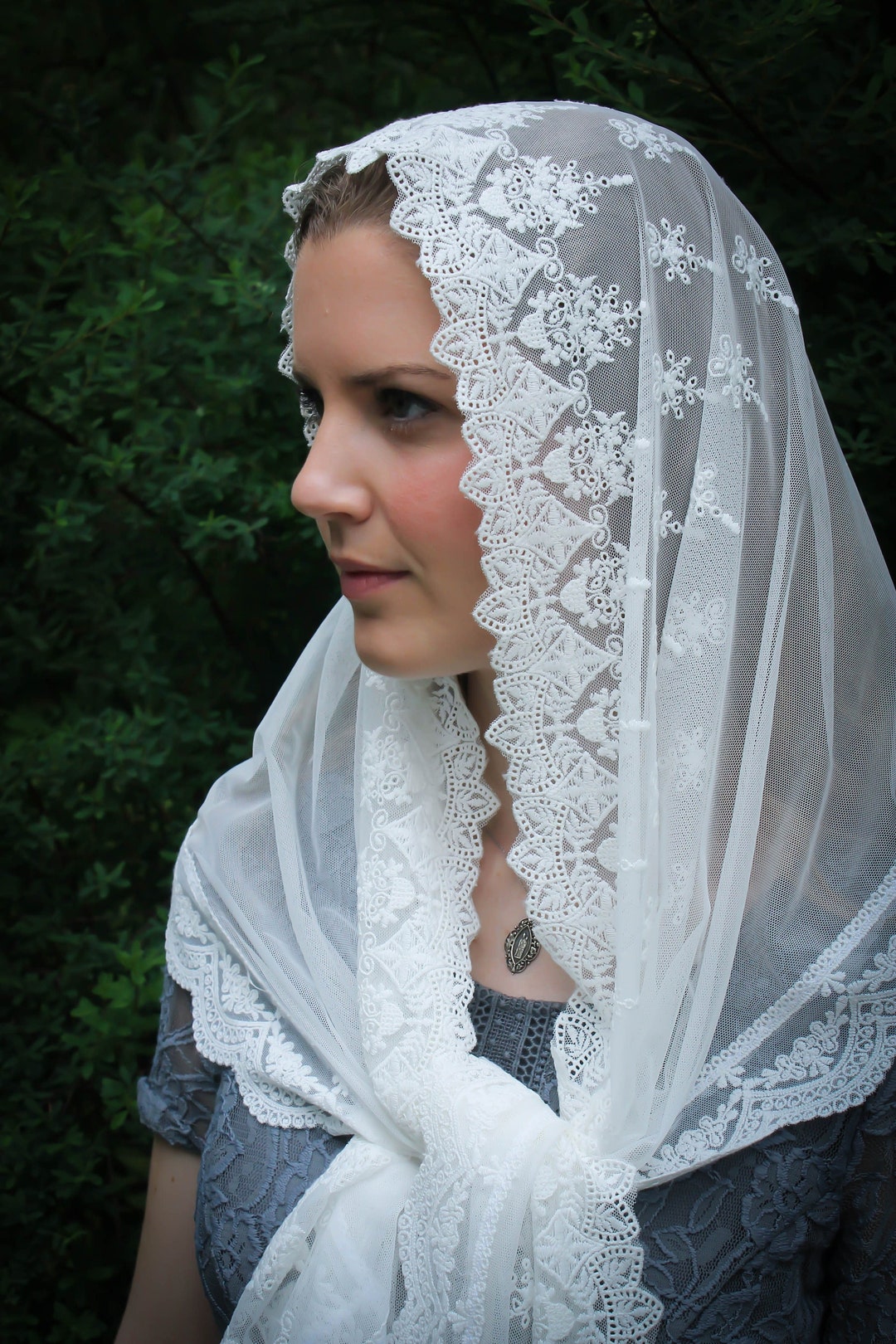 Evintage: our Lady of the Doves Lace Wrap-style Mantilla Chapel Veil ...