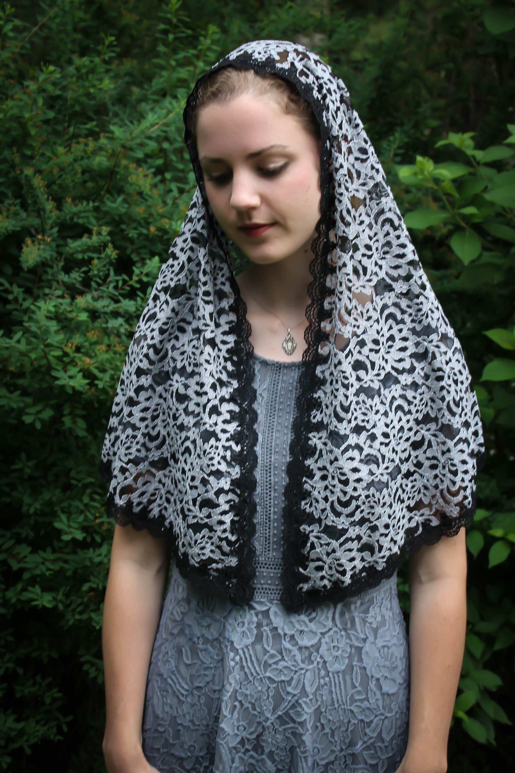 Evintage Veils~ Traditional Gray & Black Floral Knit Lace Trim Vintage ...