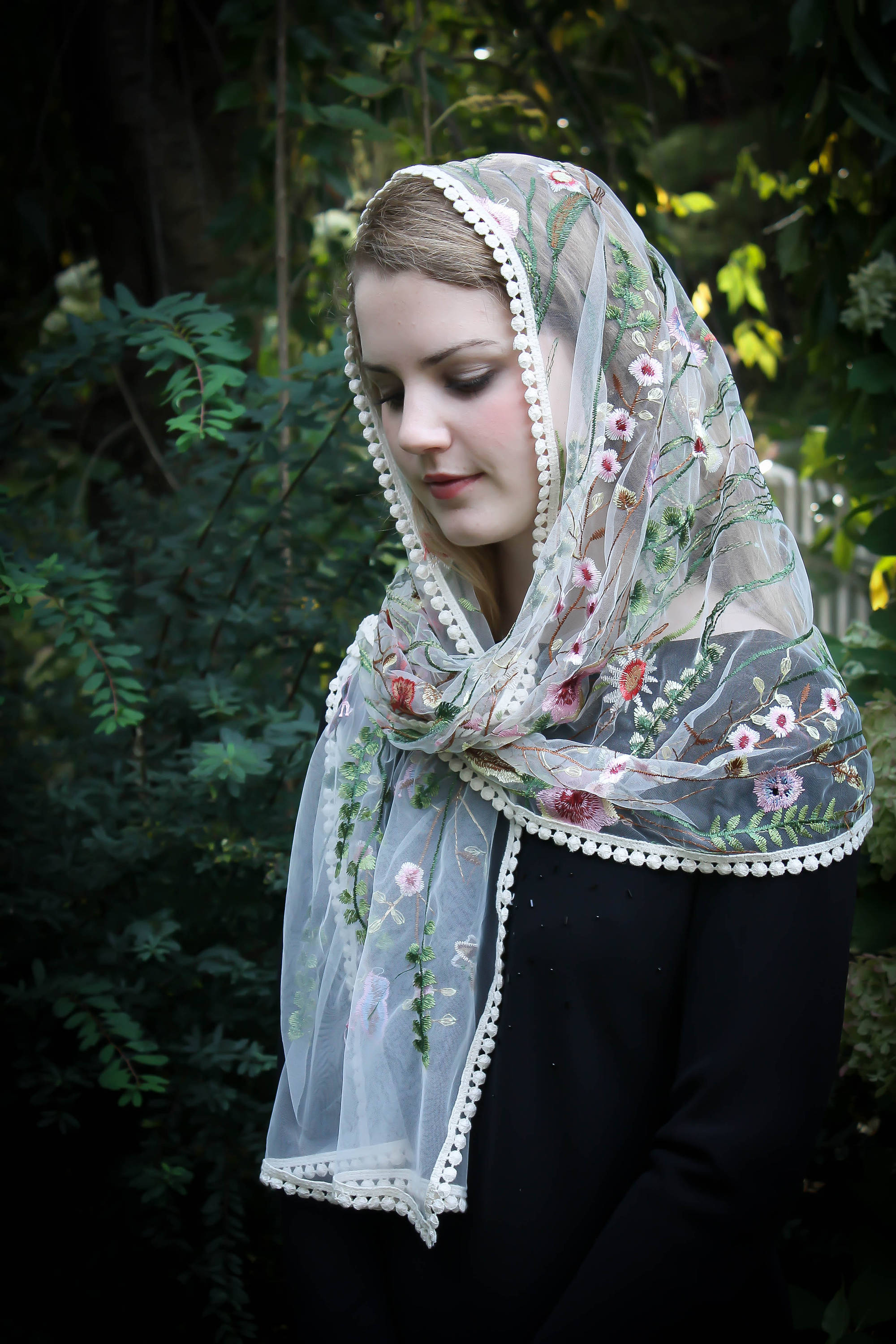 Evintage Veils~Wildflowers Ivory OR Black Floral LaceWrap Mantilla ...