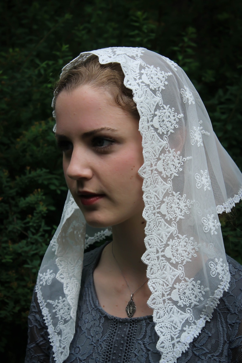 Evintage: our Lady of the Doves Lace Small | Etsy