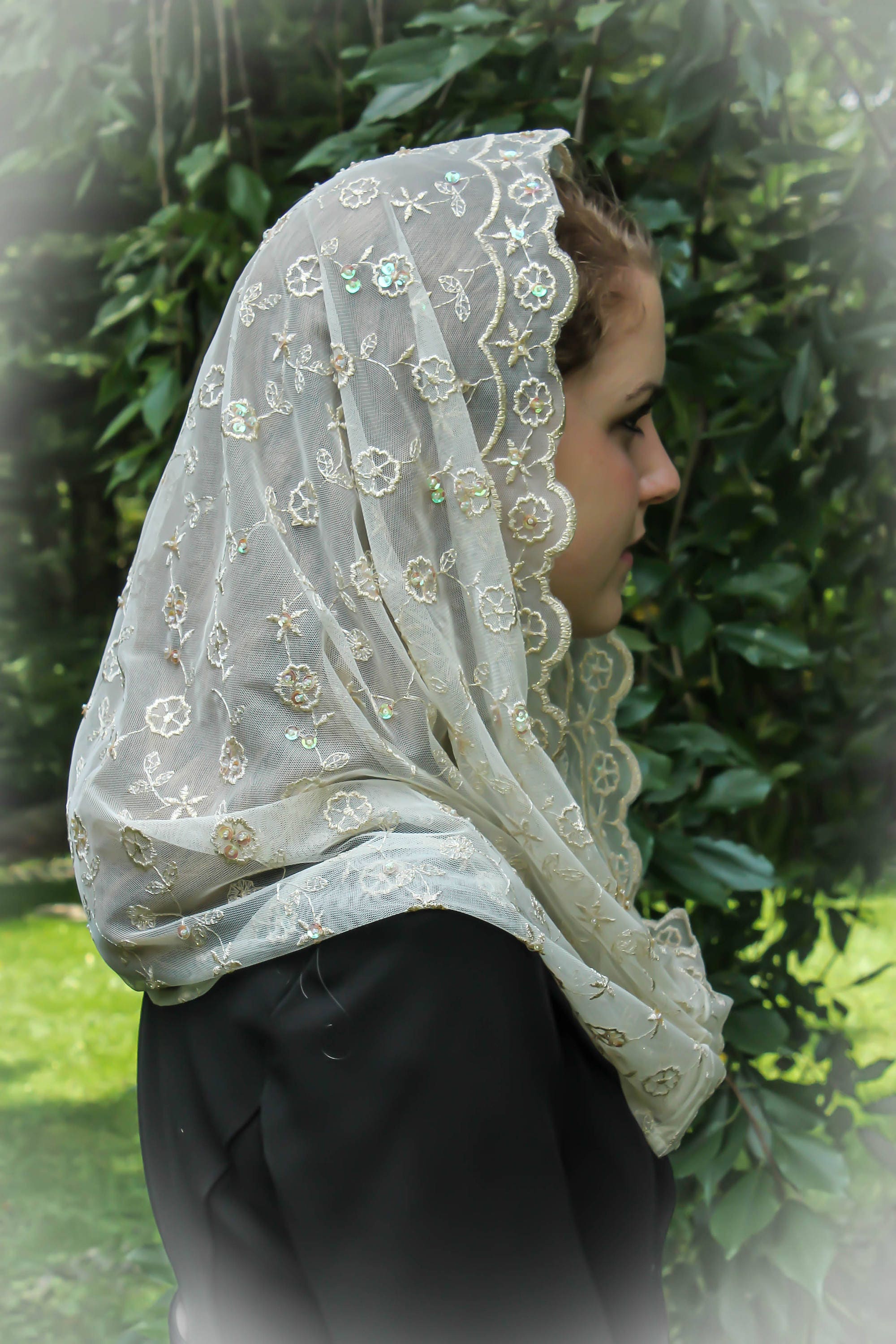 Evintage Veils~ Soft Ivory Beaded Embroidered Lace Chapel Veil Mantilla ...