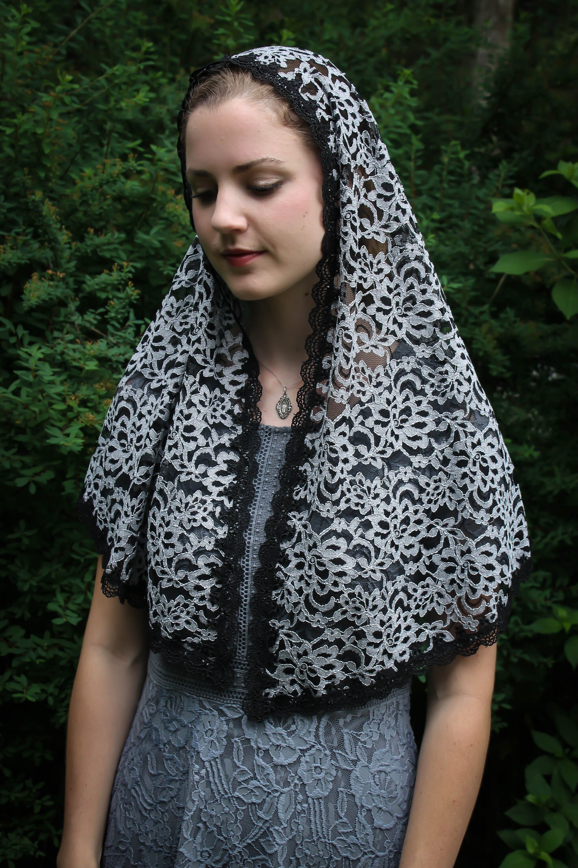 Evintage Veils~ Traditional Gray & Black Floral Knit Lace Trim Vintage ...