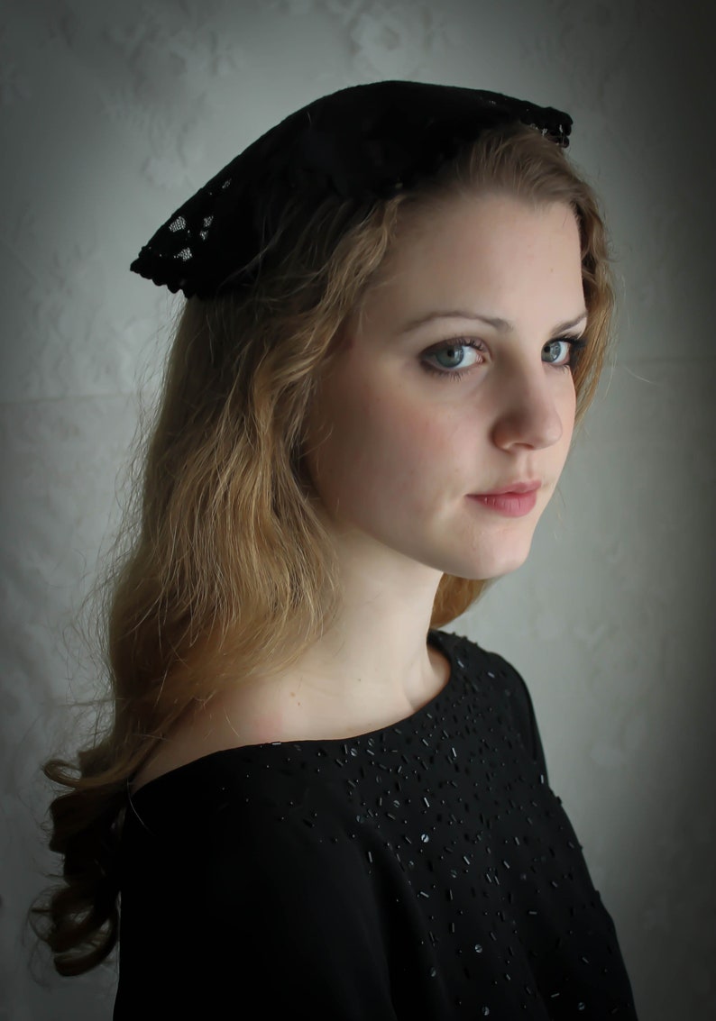 Evintage Veils: Elegant Floral Lace Chapel Cap Veil Three Colors! - Etsy