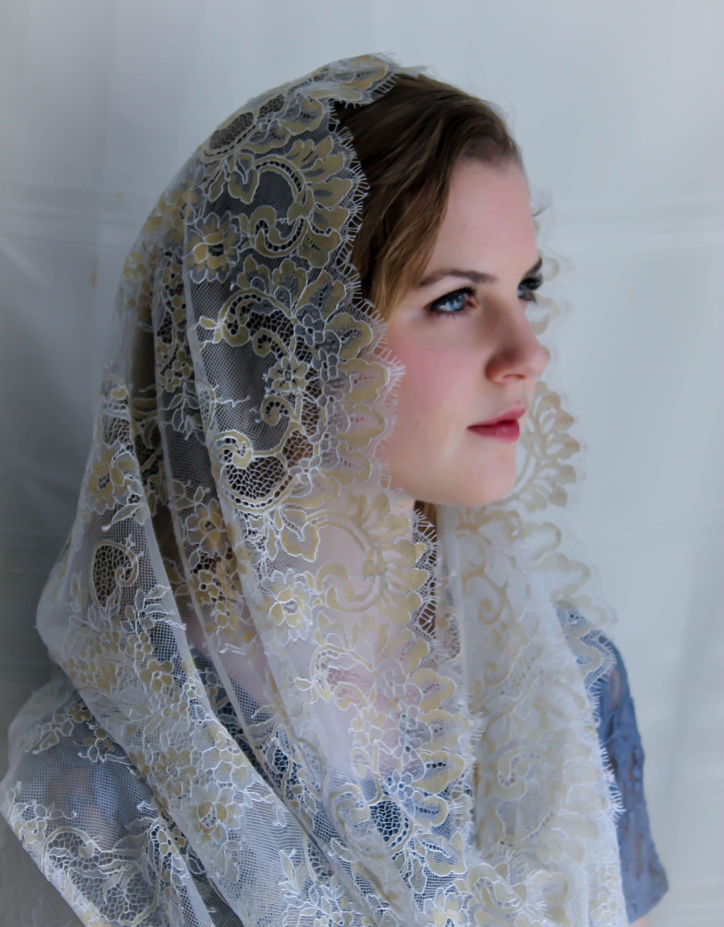 Evintage Veils~ Regina Caeli Antique Gold-on-White Spanish Style Lace ...