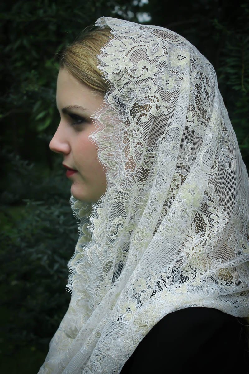 Evintage Veils~ Regina Caeli Antique Gold-on-White Spanish Style Lace ...