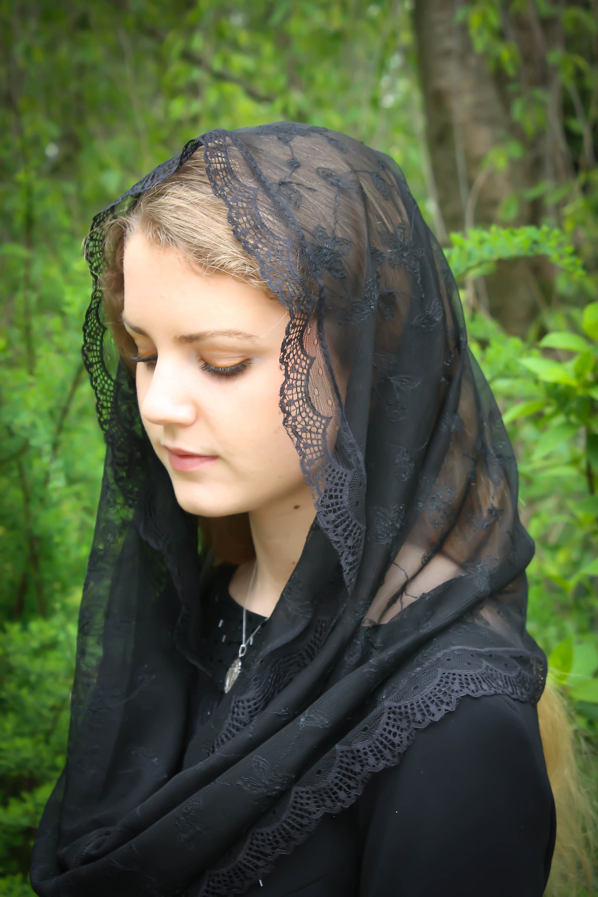Evintage Veils~ Black Embroidered Lace Chapel Veil Mantilla Head ...
