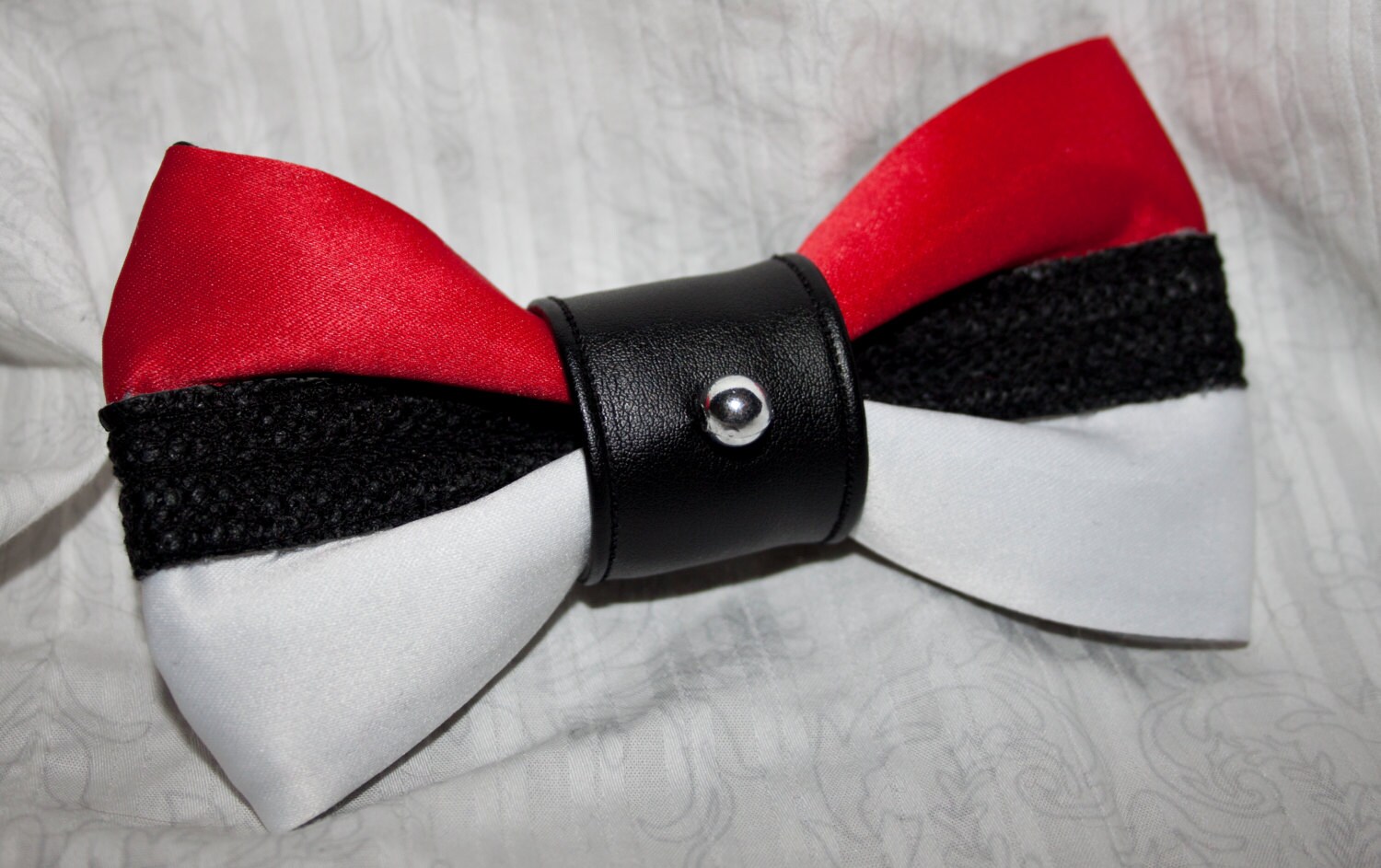 Pokémon Poké Ball Bow Tie | Etsy