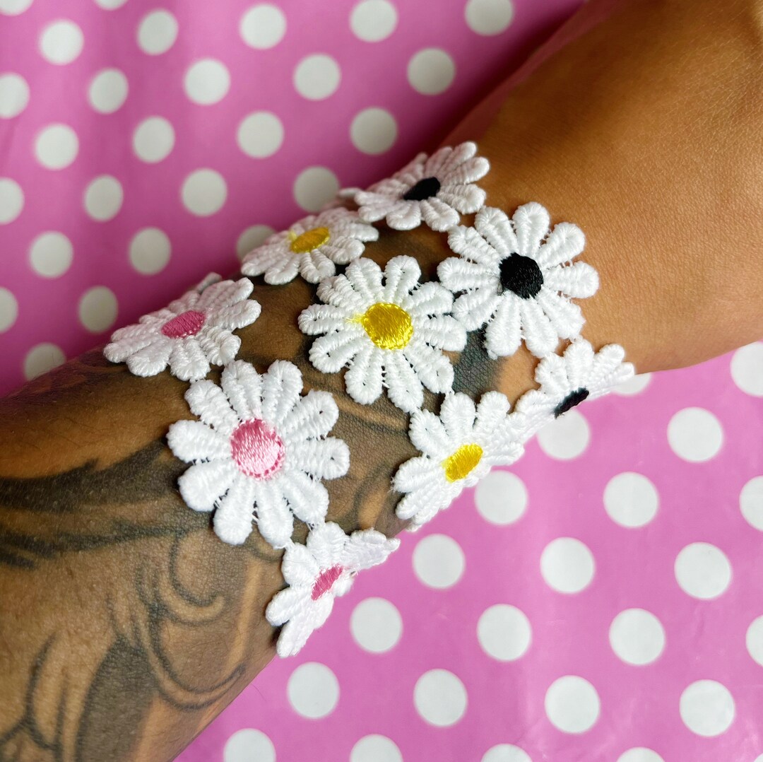 Cute Daisy Chain Bracelet in Yellow Pink or Black and White - Etsy