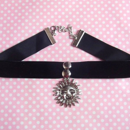 Mathilda Choker / Sun Pendant Choker / Thick Black Velvet - Etsy