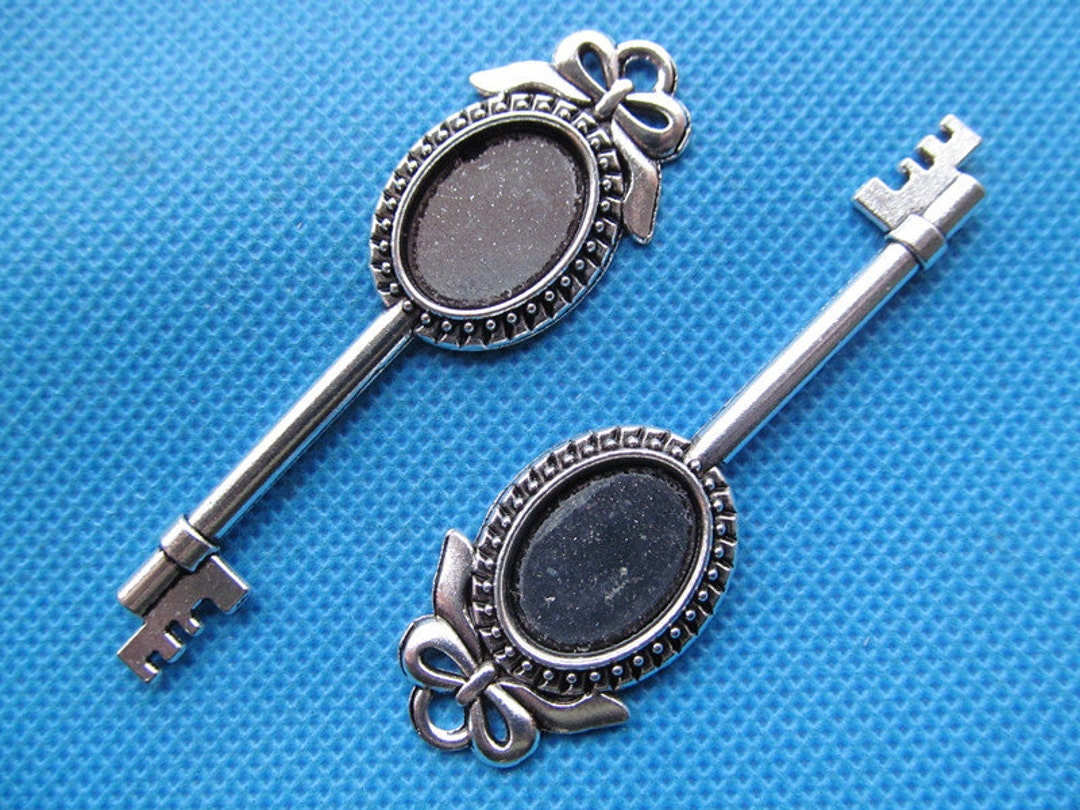 Antique Silver Tone/antique Bronze Heavy Bowtie Key Pendant Charm ...