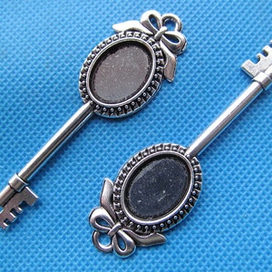 Antique Silver Tone/antique Bronze Heavy Bowtie Key Pendant Charm ...