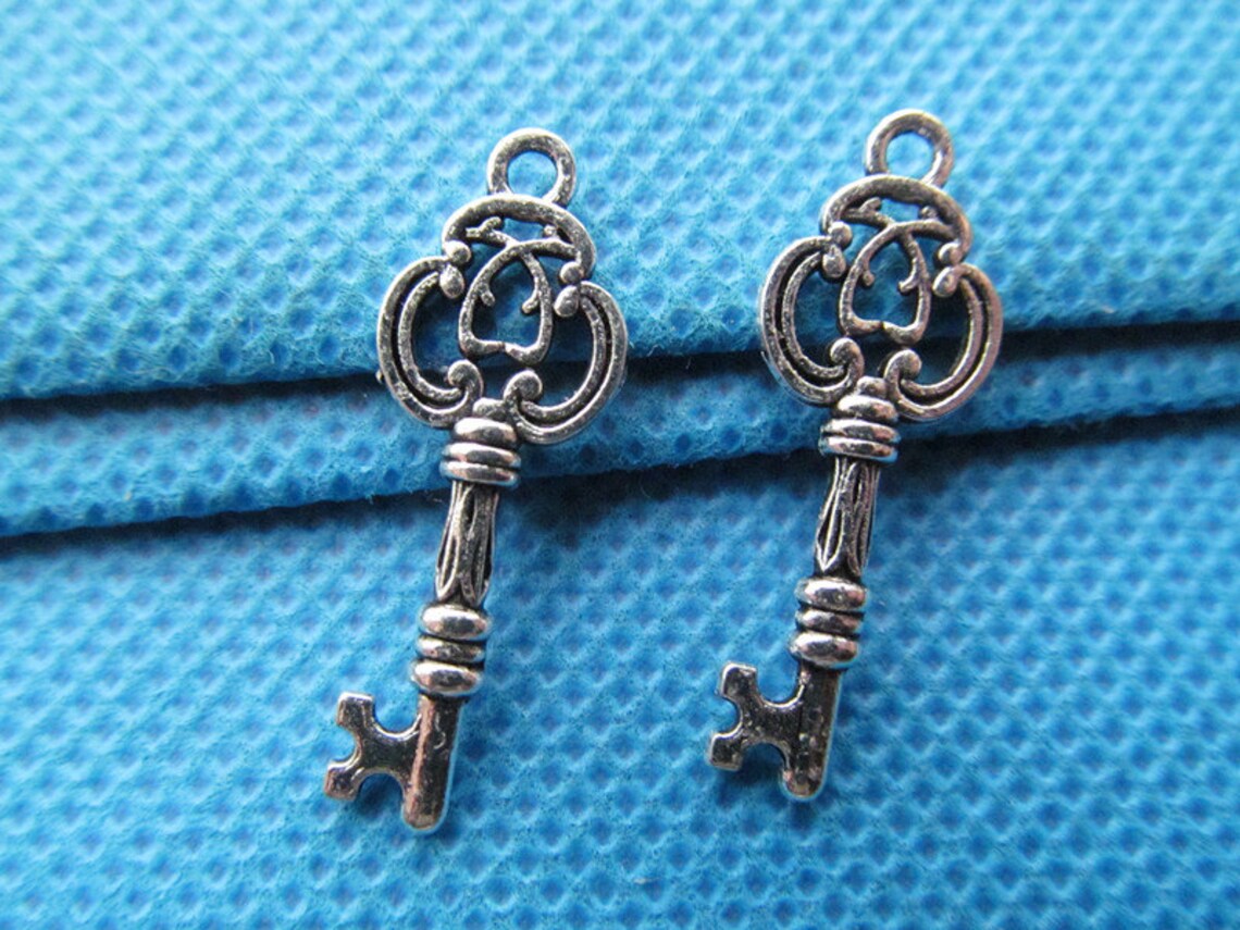 10mmx28mm Antique Silver tone Key Pendant Charm/FindingDIY | Etsy
