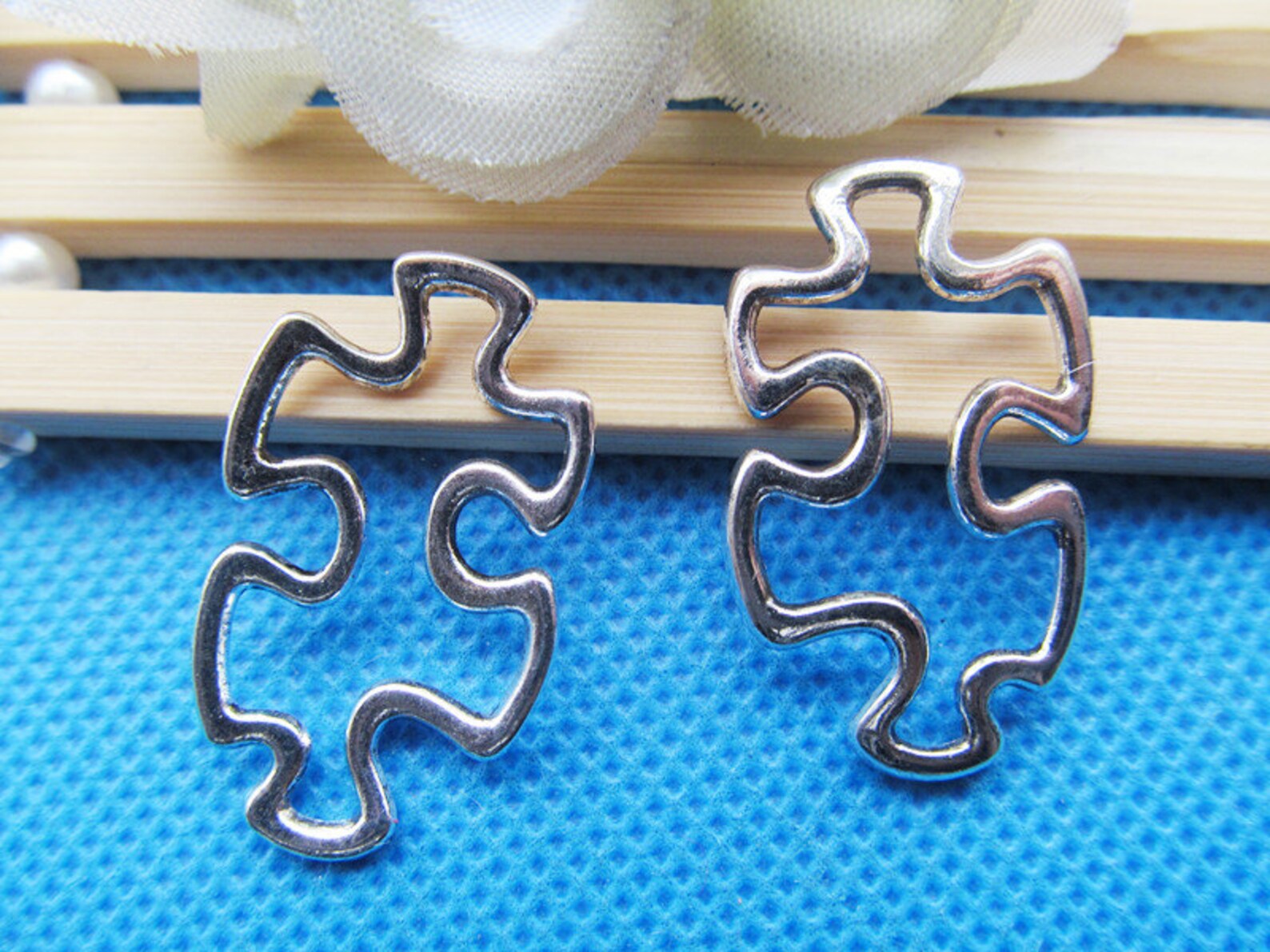 Antique Silver Tone/antique Bronze Puzzle Sign Frame Connector Pendant ...