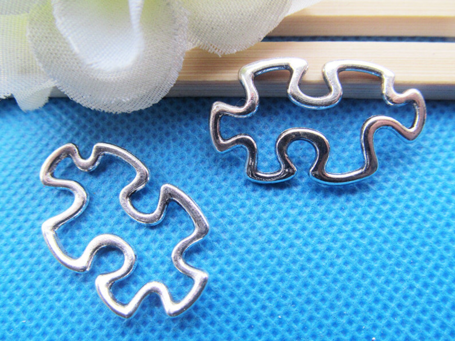 Antique Silver Tone/antique Bronze Puzzle Sign Frame Connector Pendant ...