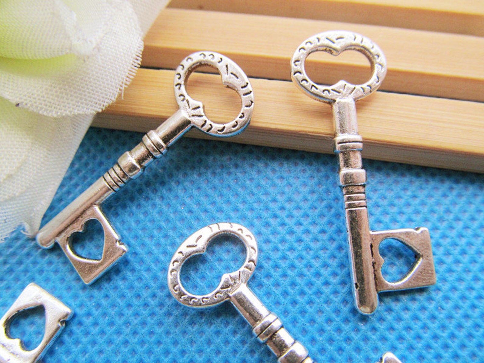 Antique Silver Tone/antique Bronze Cute Cabinet Heart Key Pendant ...