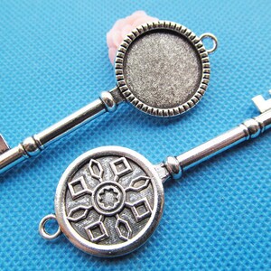 Heavy Antique Silver Tone/antique Bronze Filigree Key Pendant Charm ...