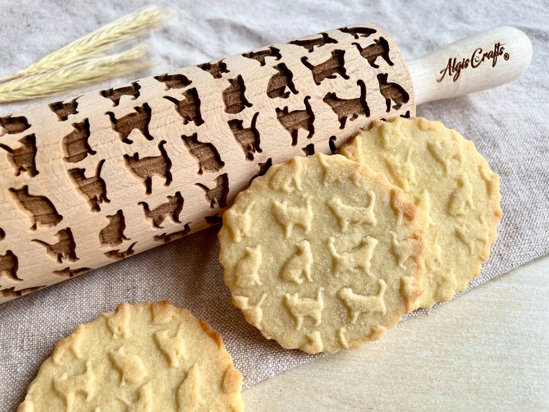 Cats Embossing Rolling Pin: Engraved Beech Wood Dough Roller for Cat ...