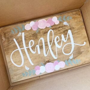 Custom Nursery Name Sign Girl: Floral Calligraphy Wood Decor - Etsy
